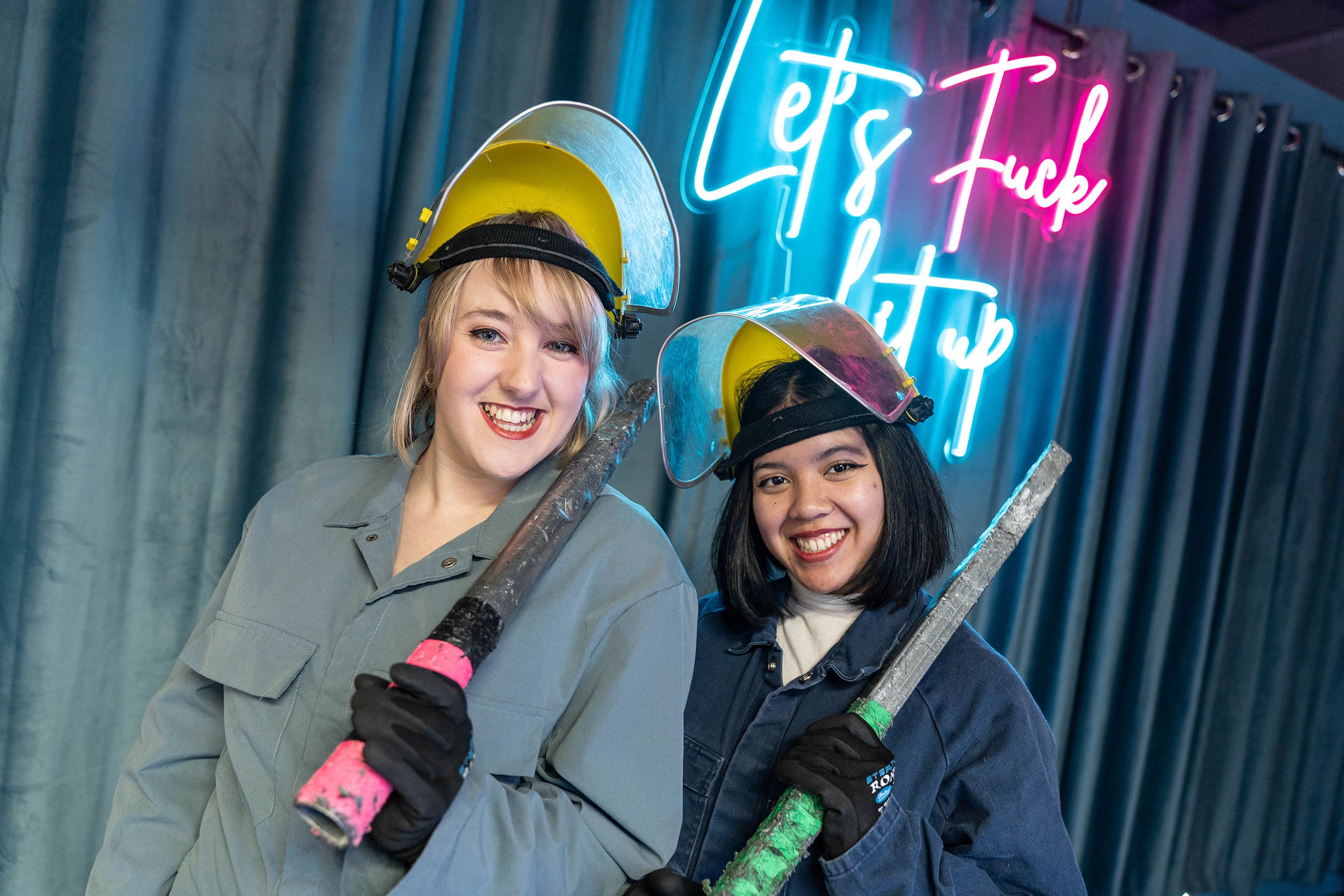 BOOKING-2.jpg?v=1690517328